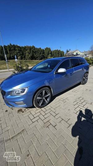 Volvo V60 2017 in Plunge, with an engine capacity of 2.40 L and mileage of 240 thousand km for 10500 €, photo 17 on AUTOMOTO.COM.LV