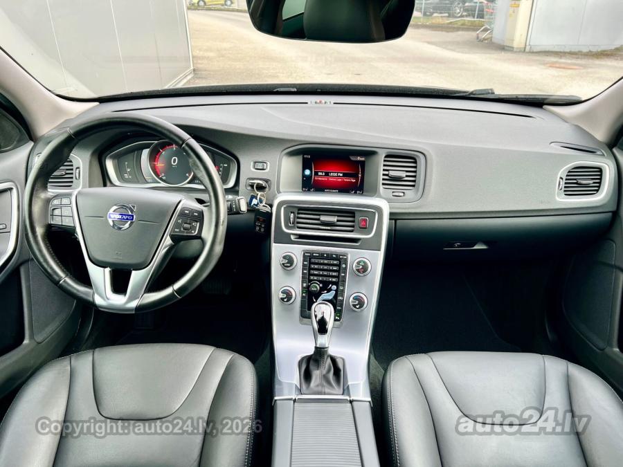 Volvo V60 2017 Tallina, ar dzinēja tilpumu 2.00 L un nobraukumu 185 tūkst. km par 9999 €, foto 8 vietnē AUTOMOTO.COM.LV