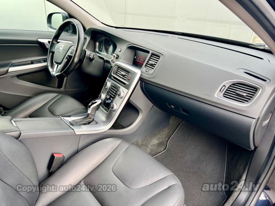 Volvo V60 2017 Tallina, ar dzinēja tilpumu 2.00 L un nobraukumu 185 tūkst. km par 9999 €, foto 14 vietnē AUTOMOTO.COM.LV