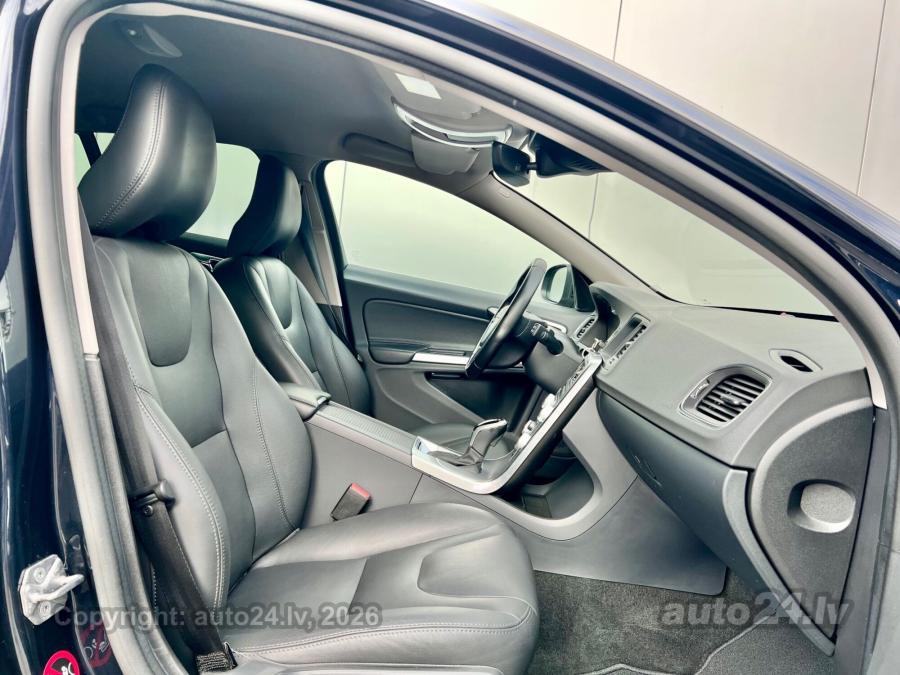 Volvo V60 2017 Tallina, ar dzinēja tilpumu 2.00 L un nobraukumu 185 tūkst. km par 9999 €, foto 15 vietnē AUTOMOTO.COM.LV
