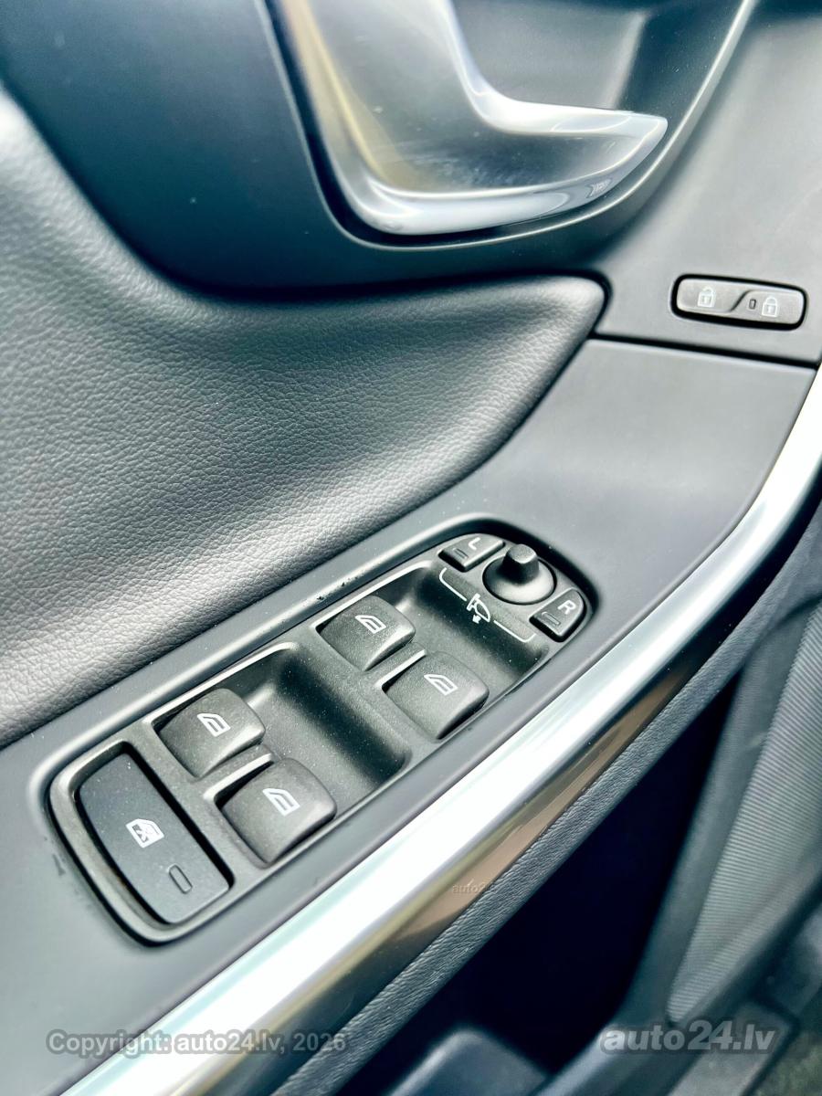 Volvo V60 2017 Tallina, ar dzinēja tilpumu 2.00 L un nobraukumu 185 tūkst. km par 9999 €, foto 19 vietnē AUTOMOTO.COM.LV