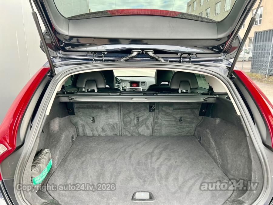 Volvo V60 2017 Tallina, ar dzinēja tilpumu 2.00 L un nobraukumu 185 tūkst. km par 9999 €, foto 23 vietnē AUTOMOTO.COM.LV