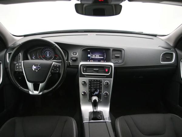 Volvo V60 2017 in Vilnius, with an engine capacity of 2.00 L and mileage of 215 thousand km for 9899 €, photo 2 on AUTOMOTO.COM.LV