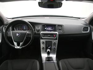 Volvo V60 2017 in Vilnius, with an engine capacity of 2.00 L and mileage of 215 thousand km for 9899 €, photo 3 on AUTOMOTO.COM.LV