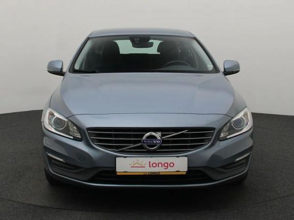 Volvo V60 2017 in Vilnius, with an engine capacity of 2.00 L and mileage of 215 thousand km for 9899 €, photo 3 on AUTOMOTO.COM.LV