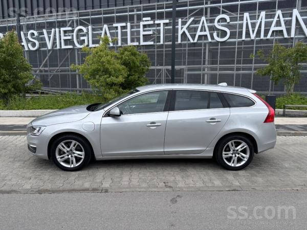 Вольво B60 2017 в Рига, объемом двигателя 2.40 л и пробегом 145 тыс. км за 9900 €, фото 3 на AUTOMOTO.COM.LV