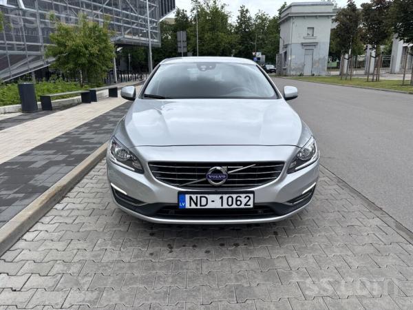 Вольво B60 2017 в Рига, объемом двигателя 2.40 л и пробегом 145 тыс. км за 9900 €, фото 5 на AUTOMOTO.COM.LV