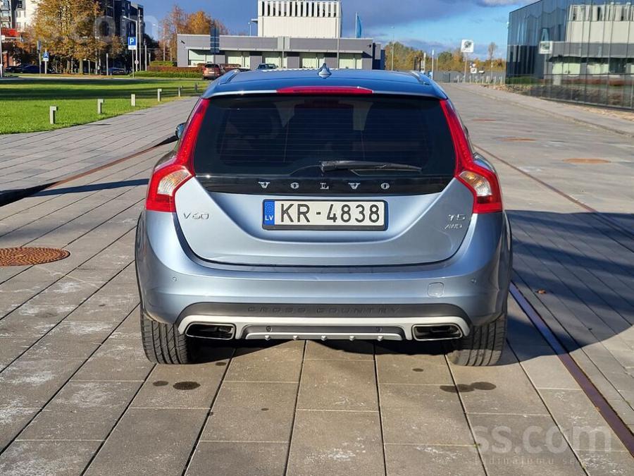 Volvo V60 2017 in Riga, with an engine capacity of 2.00 L and mileage of 186 thousand km for 13100 €, photo 3 on AUTOMOTO.COM.LV