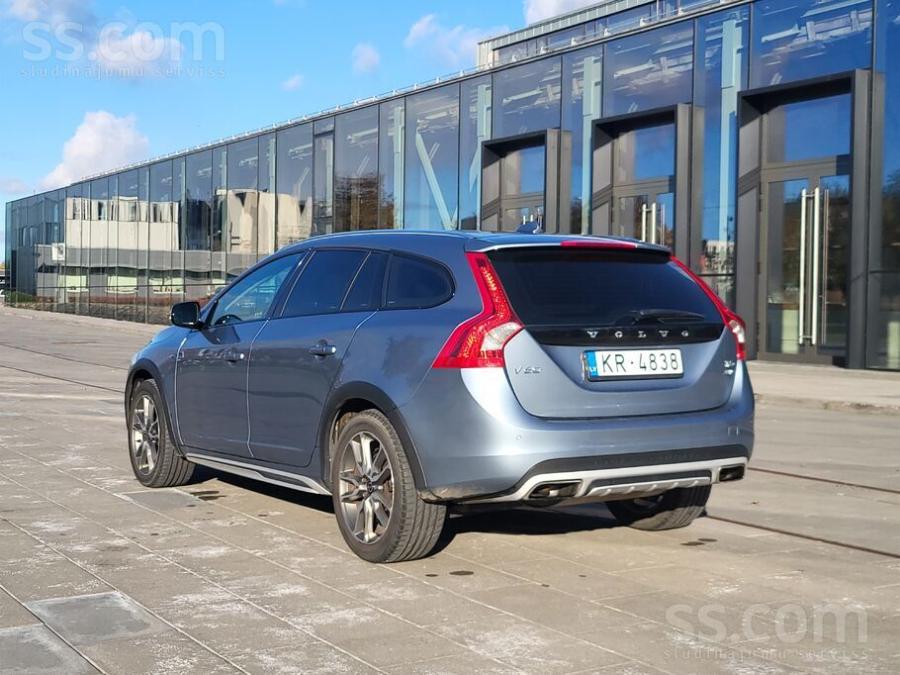 Volvo V60 2017 in Riga, with an engine capacity of 2.00 L and mileage of 186 thousand km for 13100 €, photo 4 on AUTOMOTO.COM.LV