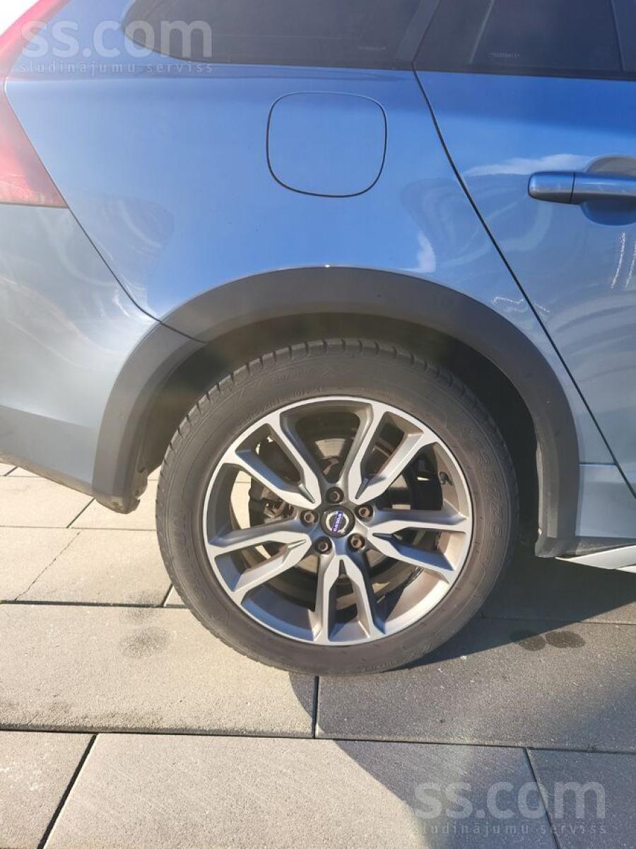 Volvo V60 2017 in Riga, with an engine capacity of 2.00 L and mileage of 186 thousand km for 13100 €, photo 9 on AUTOMOTO.COM.LV