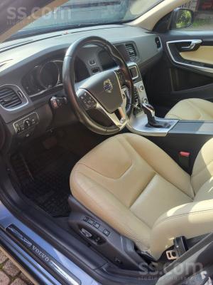 Volvo V60 2017 in Riga, with an engine capacity of 2.00 L and mileage of 186 thousand km for 13100 €, photo 14 on AUTOMOTO.COM.LV