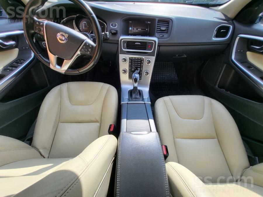 Volvo V60 2017 in Riga, with an engine capacity of 2.00 L and mileage of 186 thousand km for 13100 €, photo 16 on AUTOMOTO.COM.LV