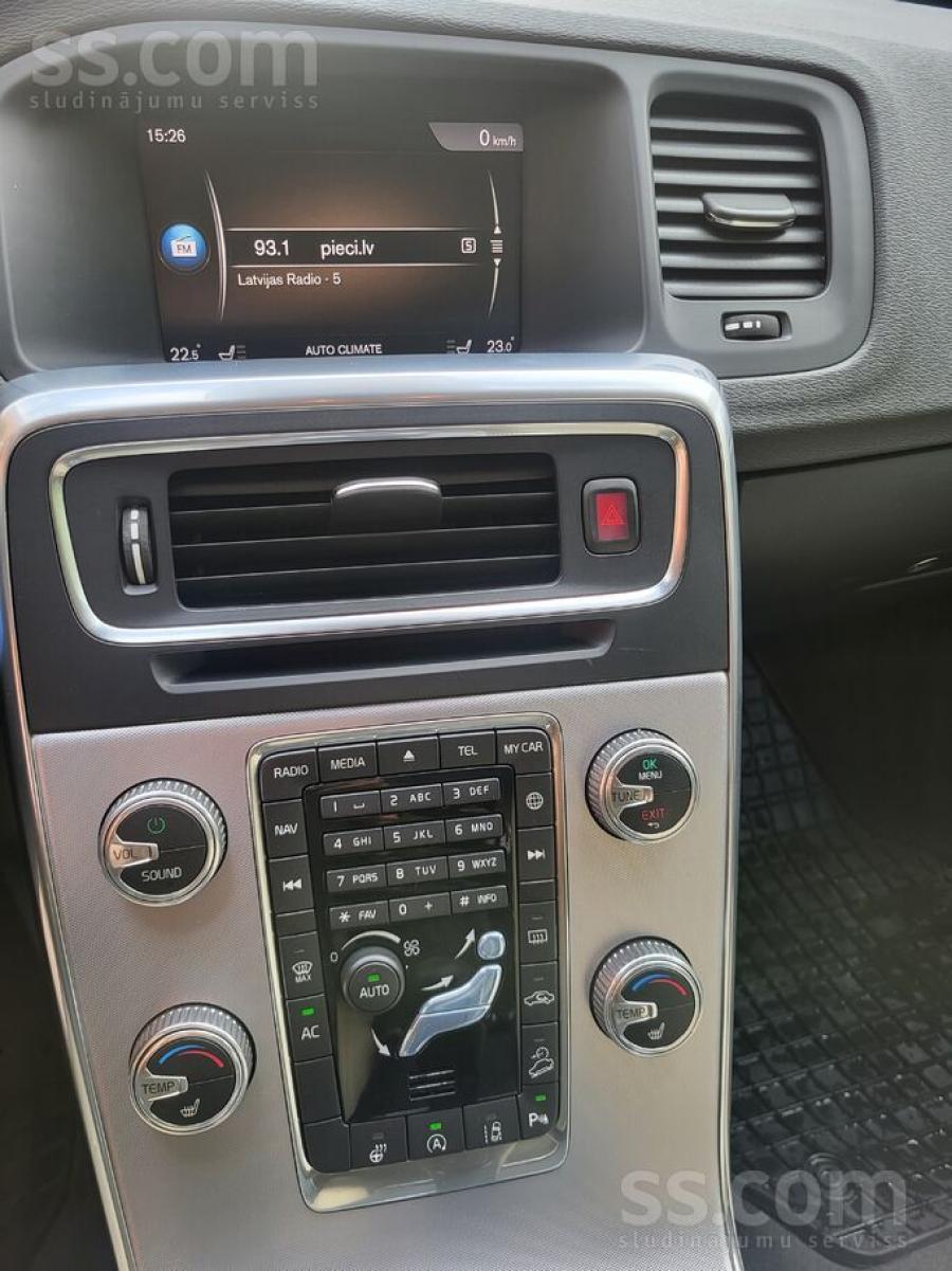 Volvo V60 2017 in Riga, with an engine capacity of 2.00 L and mileage of 186 thousand km for 13100 €, photo 17 on AUTOMOTO.COM.LV