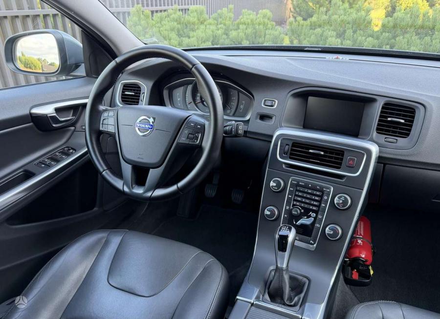Volvo V60 2017 Kauņa, ar dzinēja tilpumu 1.97 L un nobraukumu 230 tūkst. km par 7300 €, foto 18 vietnē AUTOMOTO.COM.LV