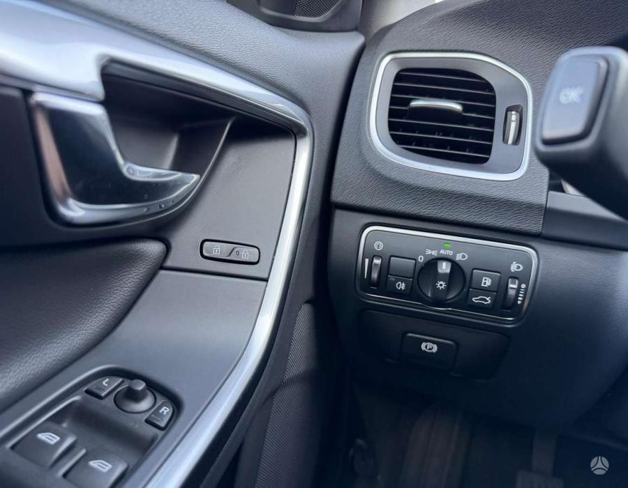 Volvo V60 2017 Kauņa, ar dzinēja tilpumu 1.97 L un nobraukumu 230 tūkst. km par 7300 €, foto 40 vietnē AUTOMOTO.COM.LV
