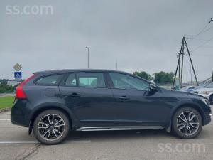 Volvo V60 2017 in Riga, with an engine capacity of 2.00 L and mileage of 118 thousand km for 19000 €, photo 4 on AUTOMOTO.COM.LV