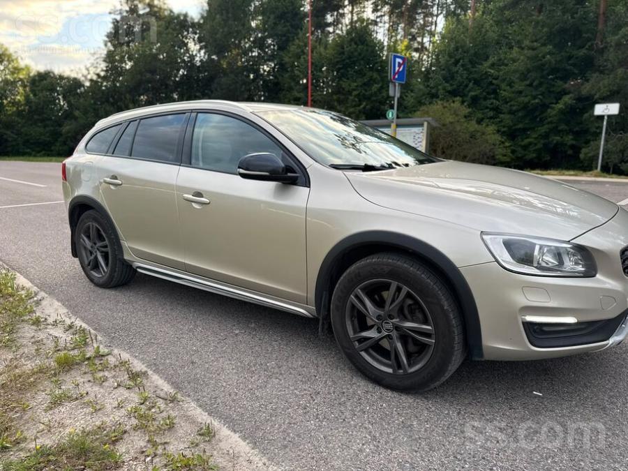 Volvo V60 2017 Jēkabpils, ar dzinēja tilpumu 2.00 L un nobraukumu 186 tūkst. km par 14500 €, foto 1 vietnē AUTOMOTO.COM.LV