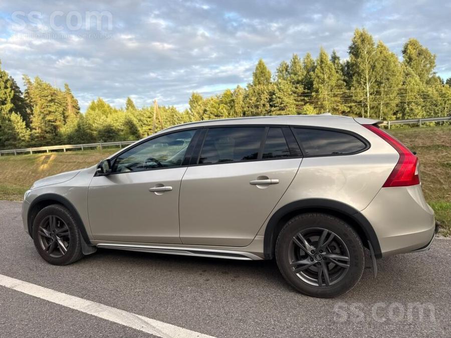 Volvo V60 2017 Jēkabpils, ar dzinēja tilpumu 2.00 L un nobraukumu 186 tūkst. km par 14500 €, foto 4 vietnē AUTOMOTO.COM.LV