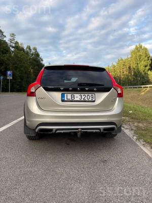 Volvo V60 2017 Jēkabpils, ar dzinēja tilpumu 2.00 L un nobraukumu 186 tūkst. km par 14500 €, foto 5 vietnē AUTOMOTO.COM.LV