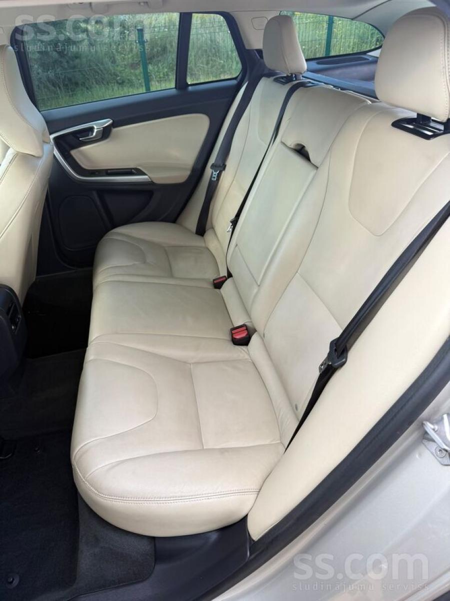 Volvo V60 2017 Jēkabpils, ar dzinēja tilpumu 2.00 L un nobraukumu 186 tūkst. km par 14500 €, foto 6 vietnē AUTOMOTO.COM.LV
