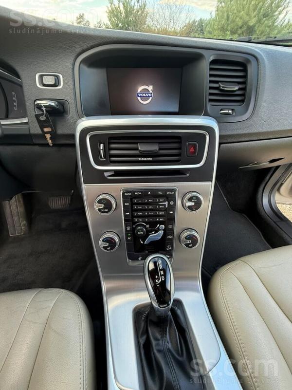 Volvo V60 2017 Jēkabpils, ar dzinēja tilpumu 2.00 L un nobraukumu 186 tūkst. km par 14500 €, foto 8 vietnē AUTOMOTO.COM.LV