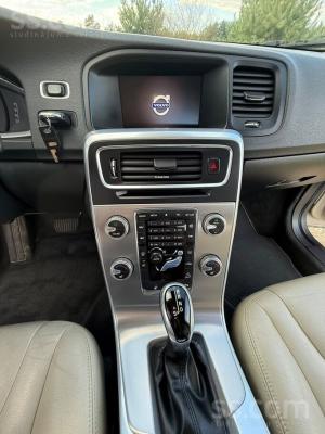Volvo V60 2017 Jēkabpils, ar dzinēja tilpumu 2.00 L un nobraukumu 186 tūkst. km par 14500 €, foto 9 vietnē AUTOMOTO.COM.LV