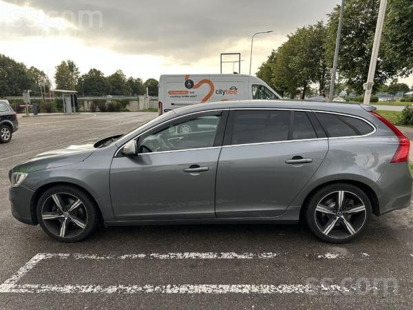 Volvo V60 2018 Rīga, ar dzinēja tilpumu 2.00 L un nobraukumu 242 tūkst. km par 12995 €, foto 1 vietnē AUTOMOTO.COM.LV