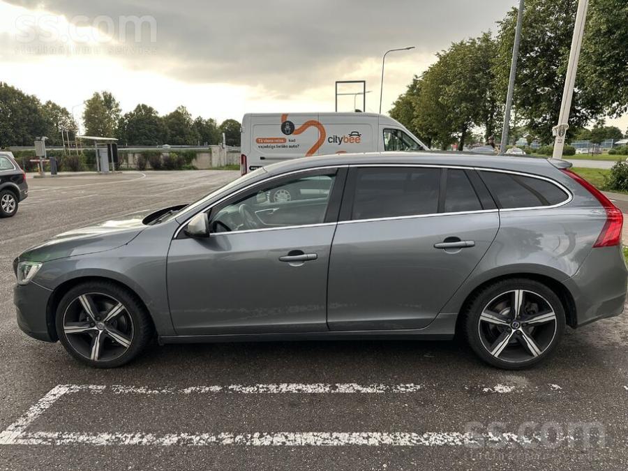 Volvo V60 2018 Rīga, ar dzinēja tilpumu 2.00 L un nobraukumu 242 tūkst. km par 12995 €, foto 1 vietnē AUTOMOTO.COM.LV