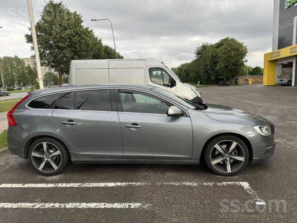Volvo V60 2018 Rīga, ar dzinēja tilpumu 2.00 L un nobraukumu 242 tūkst. km par 12995 €, foto 3 vietnē AUTOMOTO.COM.LV