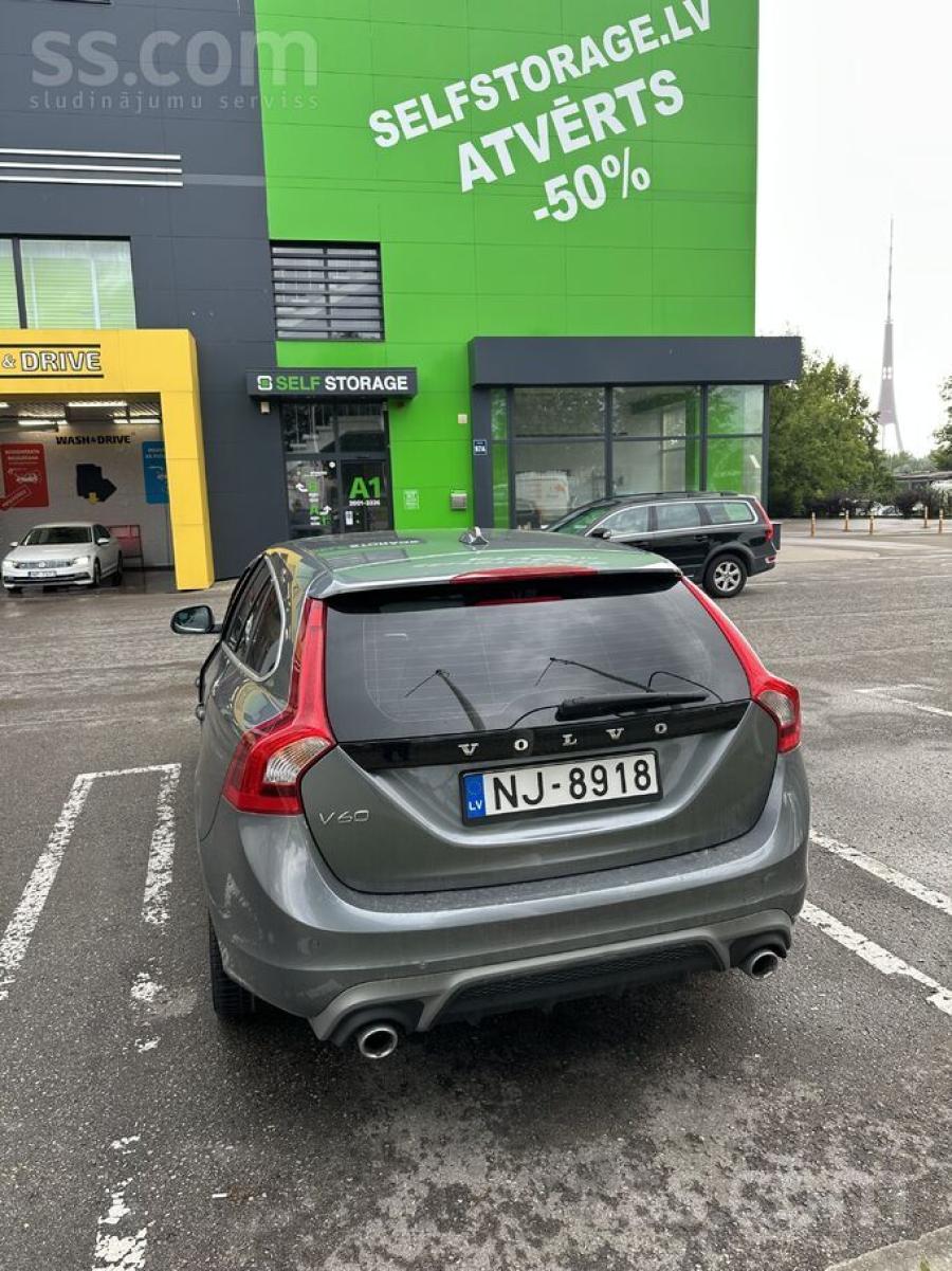 Volvo V60 2018 Rīga, ar dzinēja tilpumu 2.00 L un nobraukumu 242 tūkst. km par 12995 €, foto 4 vietnē AUTOMOTO.COM.LV