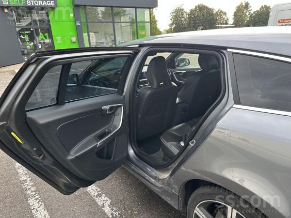 Volvo V60 2018 Rīga, ar dzinēja tilpumu 2.00 L un nobraukumu 242 tūkst. km par 12995 €, foto 8 vietnē AUTOMOTO.COM.LV