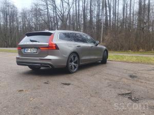 Volvo V60 2018 in Liepaja, with an engine capacity of 2.00 L and mileage of 250 thousand km for 16500 €, photo 2 on AUTOMOTO.COM.LV