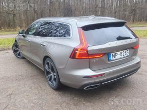 Volvo V60 2018 in Liepaja, with an engine capacity of 2.00 L and mileage of 250 thousand km for 16500 €, photo 3 on AUTOMOTO.COM.LV