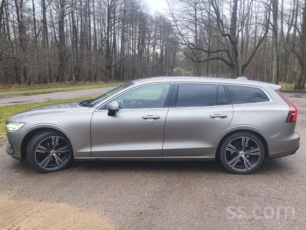 Volvo V60 2018 in Liepaja, with an engine capacity of 2.00 L and mileage of 250 thousand km for 16500 €, photo 4 on AUTOMOTO.COM.LV