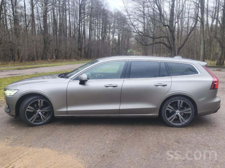 Volvo V60 2018 in Liepaja, with an engine capacity of 2.00 L and mileage of 250 thousand km for 16500 €, photo 4 on AUTOMOTO.COM.LV