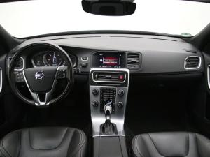 Volvo V60 2018 in Vilnius, with an engine capacity of 2.00 L and mileage of 254 thousand km for 11199 €, photo 3 on AUTOMOTO.COM.LV