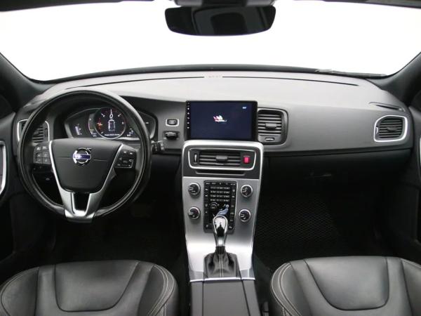 Volvo V60 2018 Viļņa, ar dzinēja tilpumu 2.00 L un nobraukumu 182 tūkst. km par 12999 €, foto 2 vietnē AUTOMOTO.COM.LV