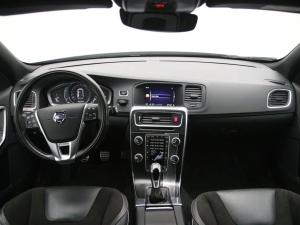 Volvo V60 2018 in Vilnius, with an engine capacity of 2.00 L and mileage of 163 thousand km for 13399 €, photo 3 on AUTOMOTO.COM.LV