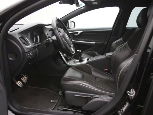 Volvo V60 2018 Viļņa, ar dzinēja tilpumu 2.00 L un nobraukumu 163 tūkst. km par 13399 €, foto 4 vietnē AUTOMOTO.COM.LV