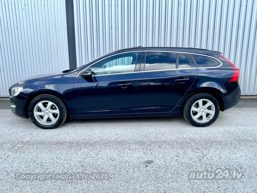 Volvo V60 2018 in Tallinn, with an engine capacity of 2.00 L and mileage of 224 thousand km for 9900 €, photo 4 on AUTOMOTO.COM.LV