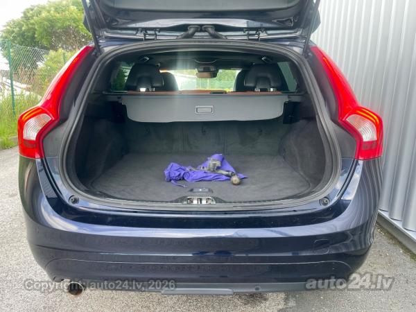 Volvo V60 2018 Tallina, ar dzinēja tilpumu 2.00 L un nobraukumu 224 tūkst. km par 9900 €, foto 7 vietnē AUTOMOTO.COM.LV