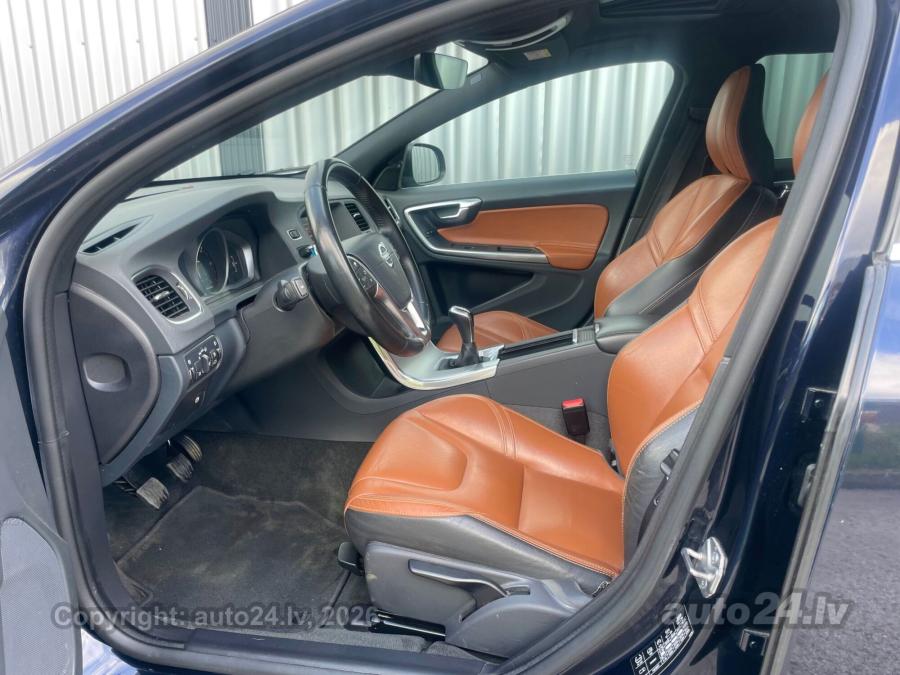 Volvo V60 2018 in Tallinn, with an engine capacity of 2.00 L and mileage of 224 thousand km for 9900 €, photo 10 on AUTOMOTO.COM.LV