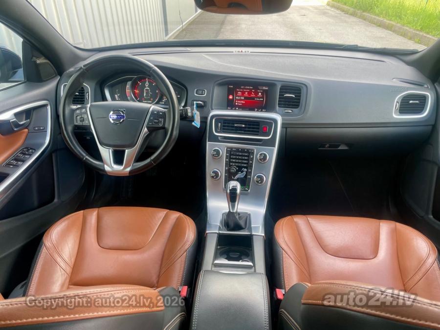 Volvo V60 2018 in Tallinn, with an engine capacity of 2.00 L and mileage of 224 thousand km for 9900 €, photo 12 on AUTOMOTO.COM.LV