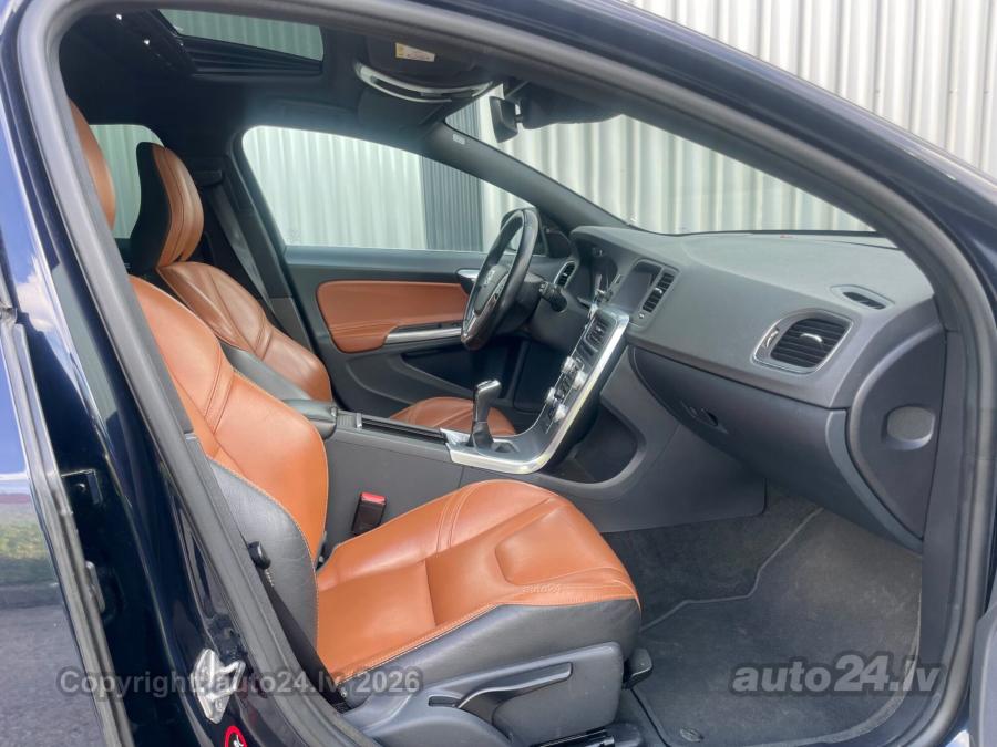 Volvo V60 2018 in Tallinn, with an engine capacity of 2.00 L and mileage of 224 thousand km for 9900 €, photo 13 on AUTOMOTO.COM.LV