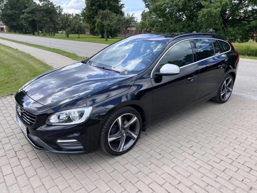 Volvo V60 2018 Rīga, ar dzinēja tilpumu 2.00 L un nobraukumu 169 tūkst. km par 9750 €, foto 1 vietnē AUTOMOTO.COM.LV