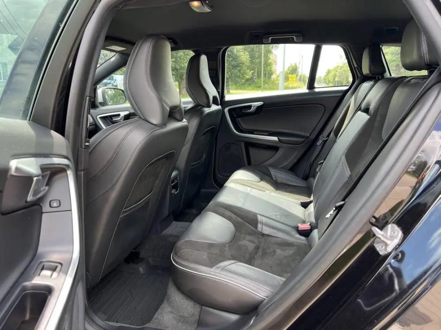 Volvo V60 2018 Rīga, ar dzinēja tilpumu 2.00 L un nobraukumu 169 tūkst. km par 9750 €, foto 10 vietnē AUTOMOTO.COM.LV