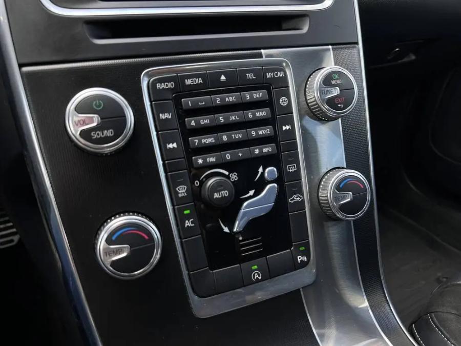 Volvo V60 2018 Rīga, ar dzinēja tilpumu 2.00 L un nobraukumu 169 tūkst. km par 9750 €, foto 17 vietnē AUTOMOTO.COM.LV