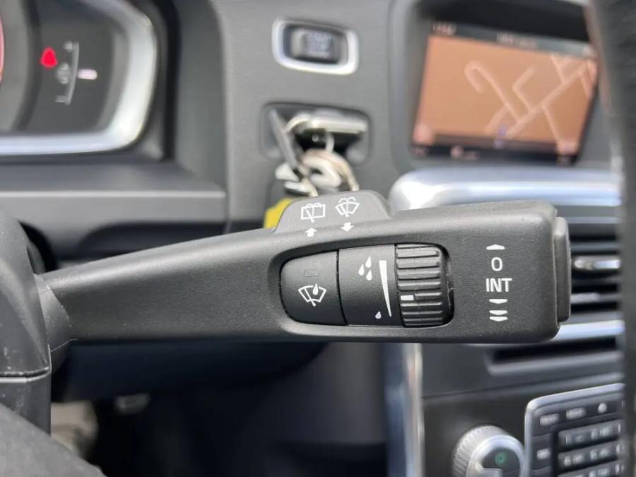 Volvo V60 2018 Rīga, ar dzinēja tilpumu 2.00 L un nobraukumu 169 tūkst. km par 9750 €, foto 19 vietnē AUTOMOTO.COM.LV