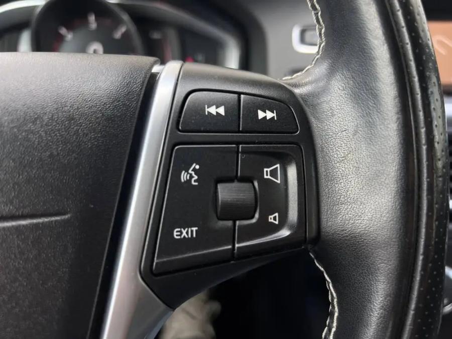Volvo V60 2018 Rīga, ar dzinēja tilpumu 2.00 L un nobraukumu 169 tūkst. km par 9750 €, foto 20 vietnē AUTOMOTO.COM.LV