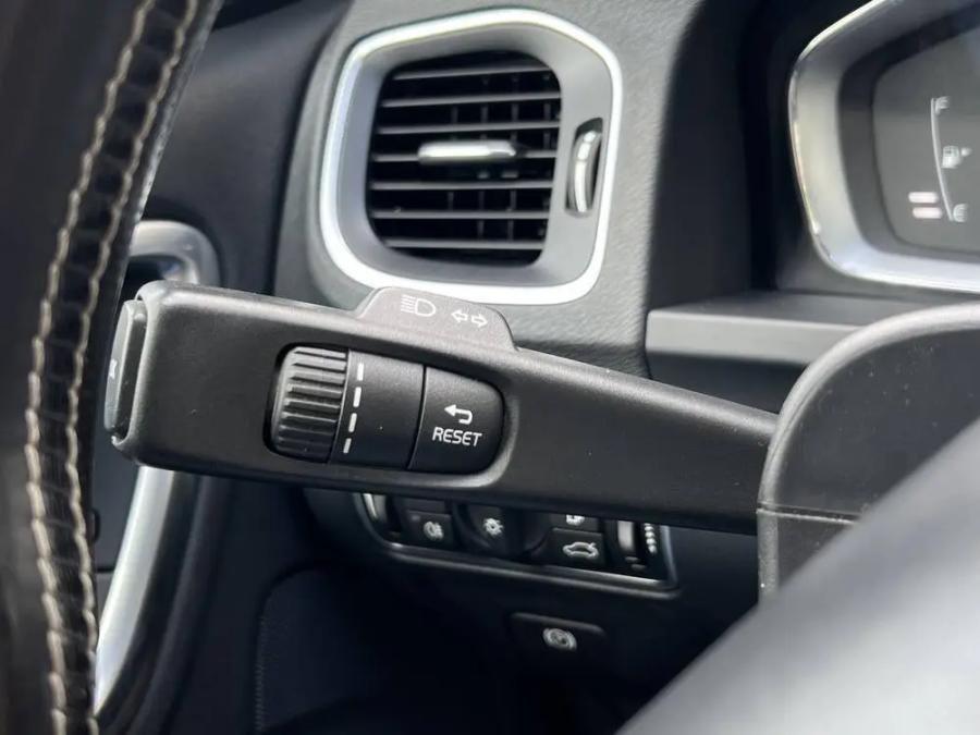 Volvo V60 2018 Rīga, ar dzinēja tilpumu 2.00 L un nobraukumu 169 tūkst. km par 9750 €, foto 21 vietnē AUTOMOTO.COM.LV